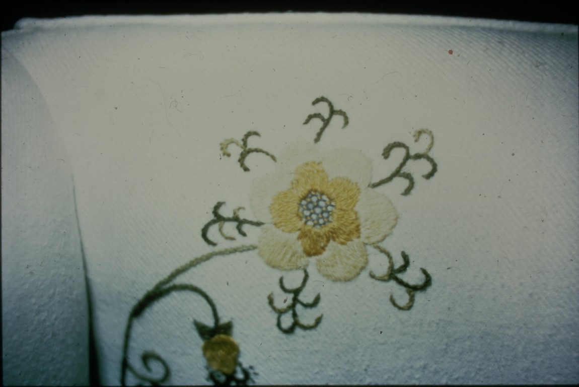 Slides: Early American Crewel Embroidery | Embroiderers’ Guild of America